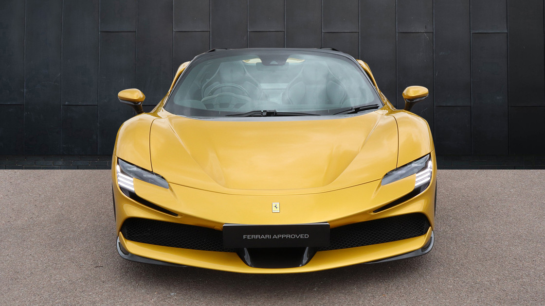 Usado SF90 Spider 2022 en venta en Colchester Essex | Ferrari Approved