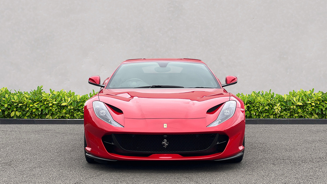 在Egham出售2019 812 Superfast 易手车 | 法拉利认证