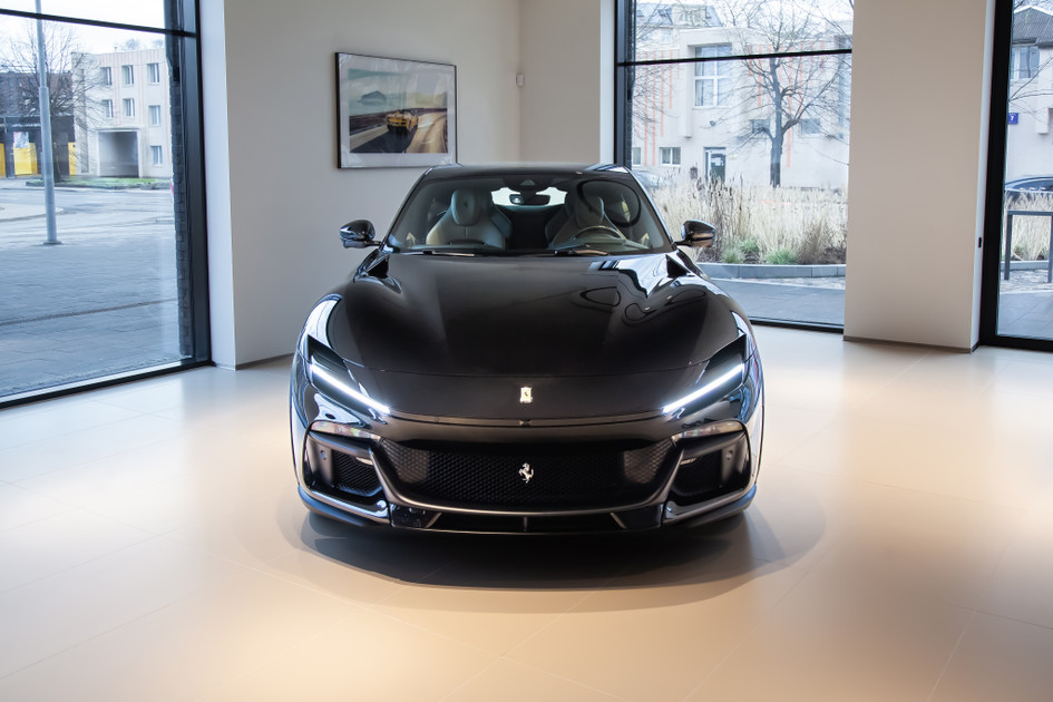 Riga Latviaにおける中古車Purosangue 2023販売についての詳細 | Ferrari Approved